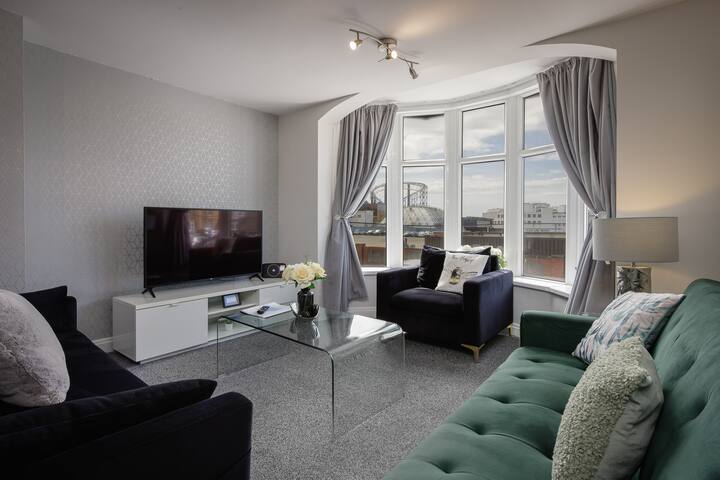 The Place Apartment 5 - 1x Free Parking Space - Blackpool Zoo