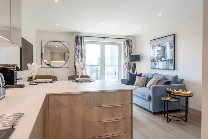 Sea Views & Balcony Close To Poole Town - Poole