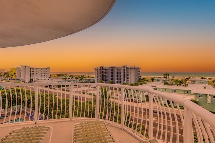 Cleanest Luxury Unit On Treasure Island! - Treasure Island, FL