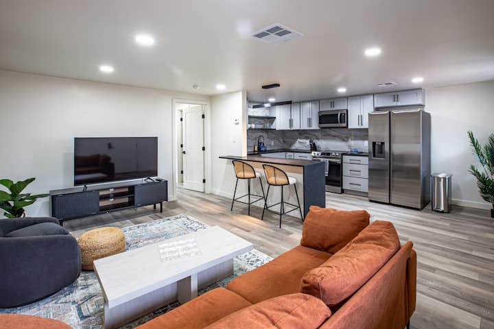 Modern Renovated 1br - Tulsa, OK