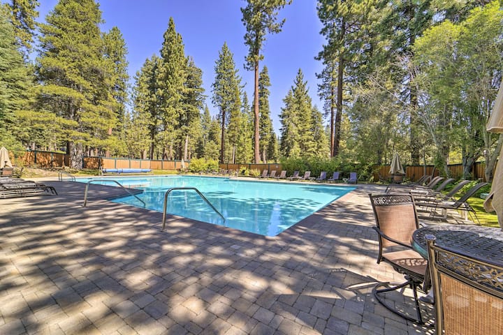 Steps To Lake: Scenic Carnelian Bay Retreat - Lake Tahoe