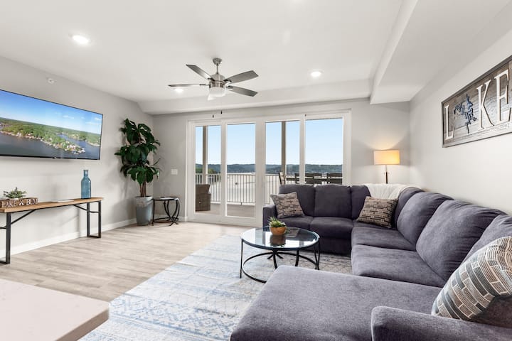 Screened Porch, Boat/pwc Slip, 3 En Suites, Quiet - Camdenton, MO