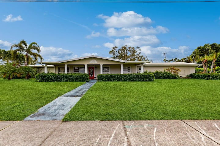 Luxurious Single-level Retreat W/ Indoor Pool - Fort Myers, FL