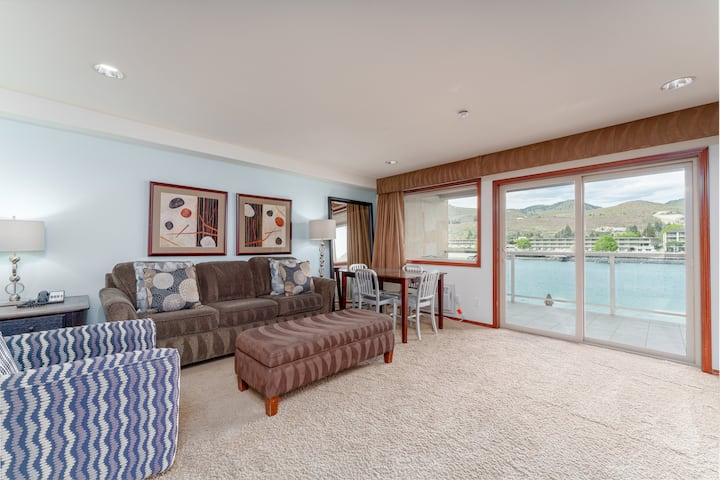 Grandview 622 Waterfront Condo On Lake Chelan - Chelan, WA