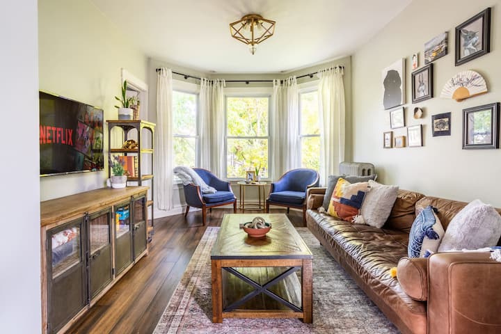 Summer Break Incoming! Live Like An A-ville Local! - Chicago, IL