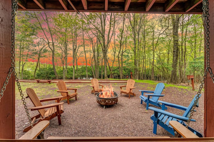 Winter Lakefront | Indoor Pool + Firepit - Mount Pocono, PA