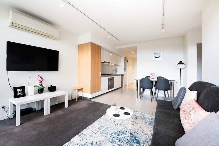 Clarendon Heights - 2 Bedroom Apartment W Parking - St Kilda