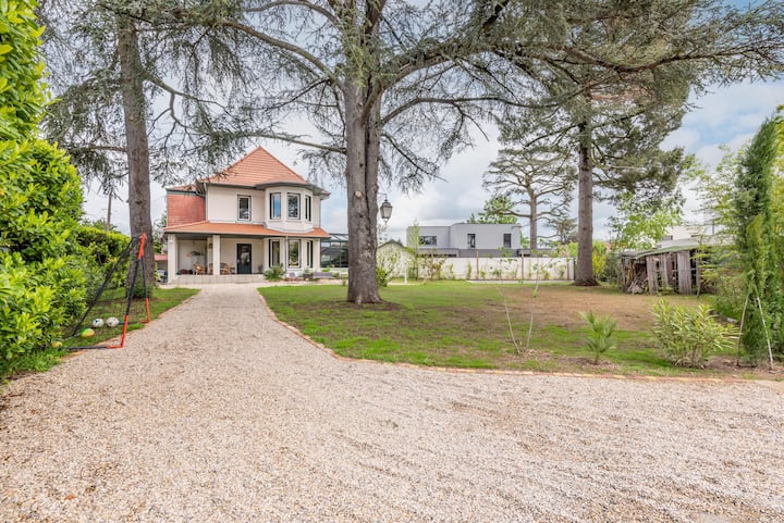 Green Place - Magnifique Maison Avec Piscine - Bron