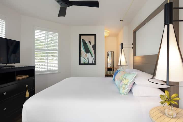 Relaxing Lodge W/ Pool Access & Free Breakfast! - Key West, FL