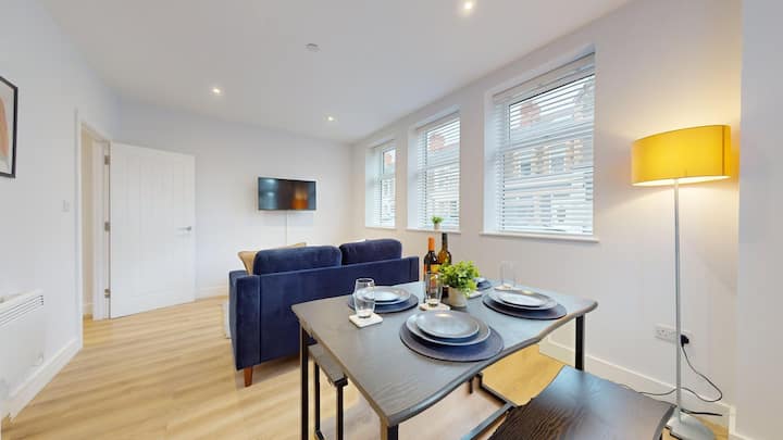 Spacious One Bedroom | Wifi - Cardiff
