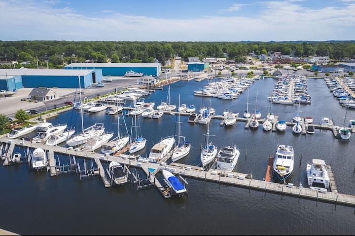 Marina Breeze Cottage - Muskegon, MI