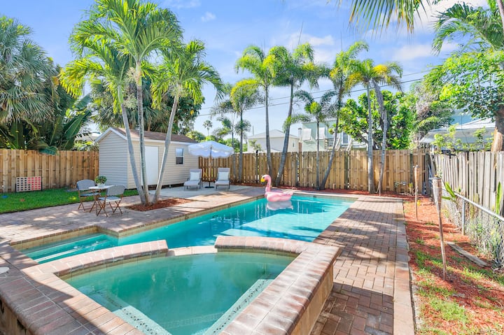 Boho 3br Escape | Heated Pool & Outdoor Games - West Palm Beach, FL