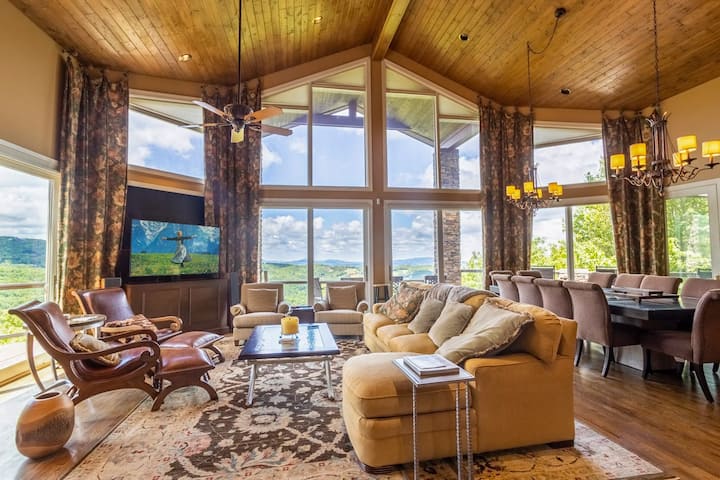 Elegant Mountain Home With Amazing Views - Sugar Mountain, NC