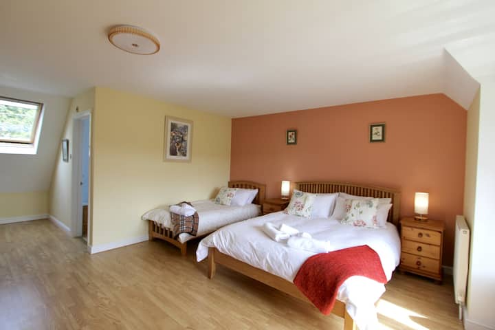 Economy Double Room /W Ensuite - Garden View - Bourton-on-the-Water