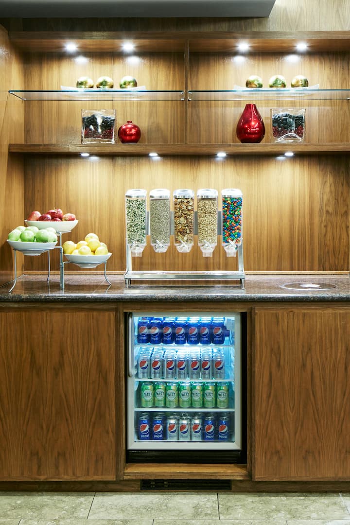 Pet-friendly Digs With Speedy Free Wifi - San Francisco