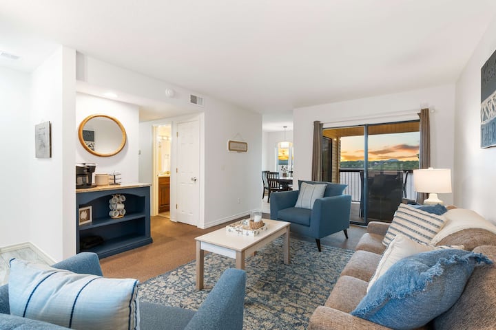 Lakefront Oasis - Amazing Views! - Kimberling City, MO