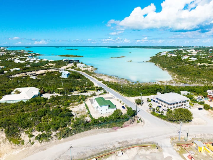 Tropical Jungle Oasis With Lagoon Views, Good Wifi - Turks and Caicos Islands