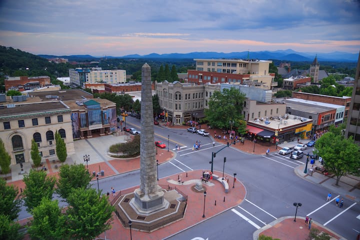 Extend Your Stay: 3 Kitchenette Rooms W/ 2 Beds - Asheville