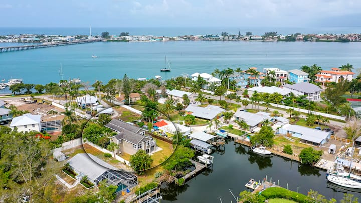 Cortez Chateau! Private Boat Dock And Short Stays! - Anna Maria Island, FL