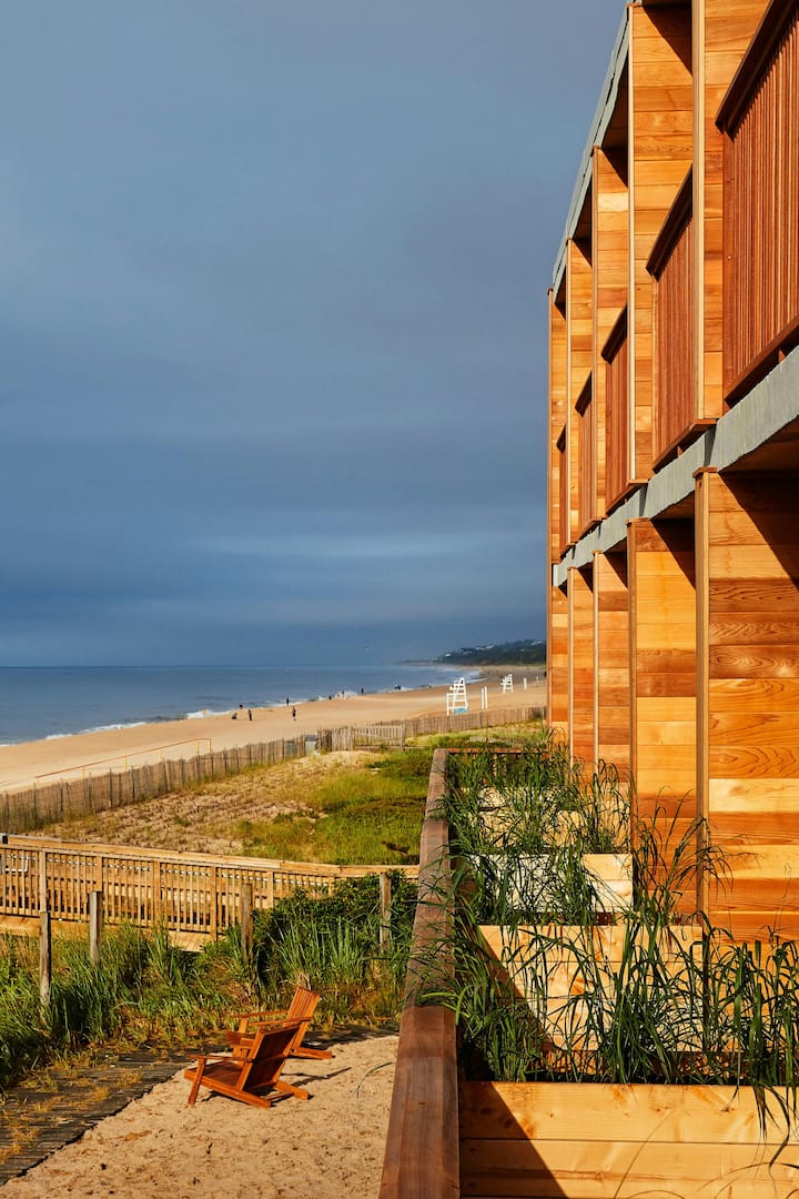 Barefoot Luxury Resort Right On The Water - Montauk, NY