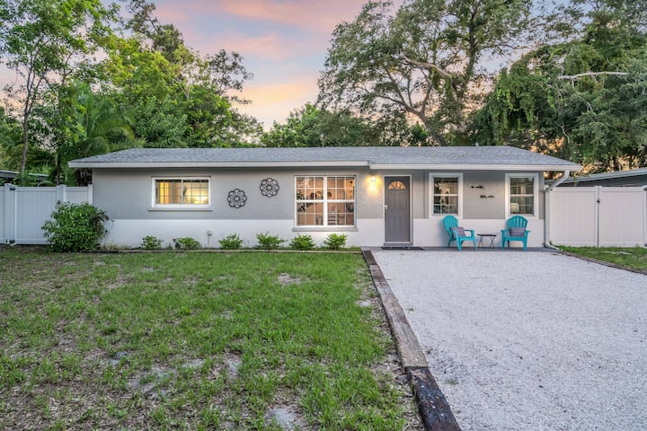 Charlotte Shores - 3bd/2ba With Private Backyard - Sarasota, FL