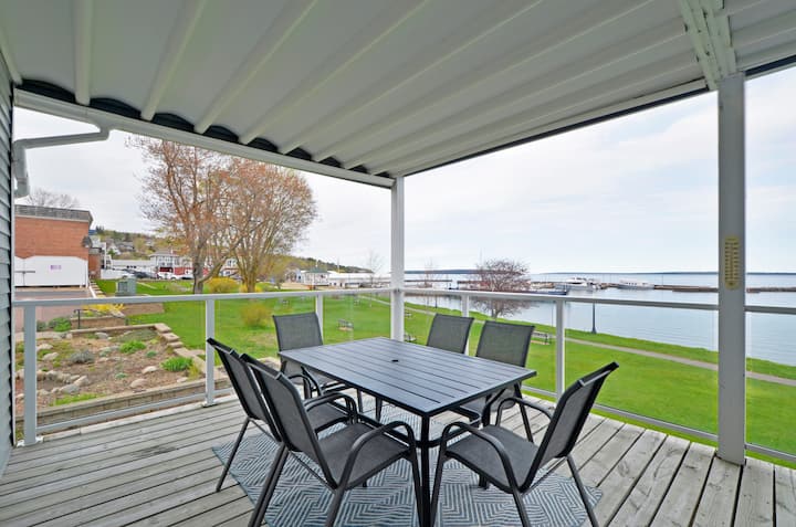 Beachside Bliss  |  Airy Vibes And Island Views - Bayfield, WI