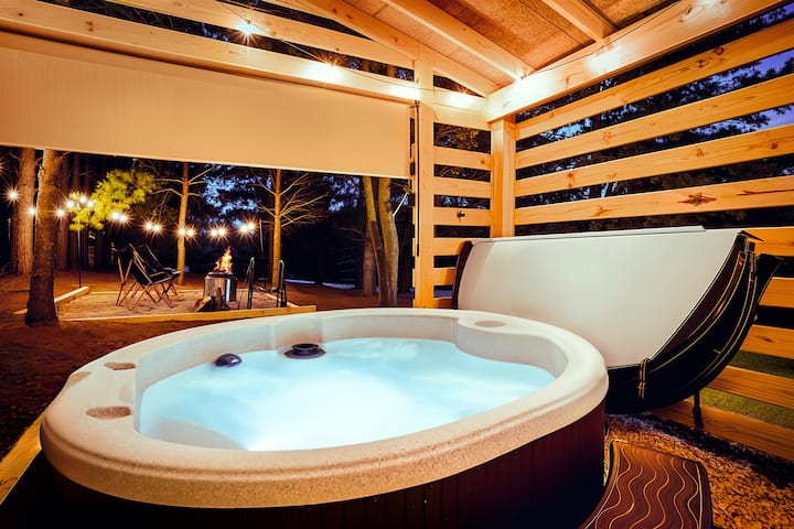 Hot Tub + Fire Pit | Modern Wooded Cabin For Two - Logan, OH