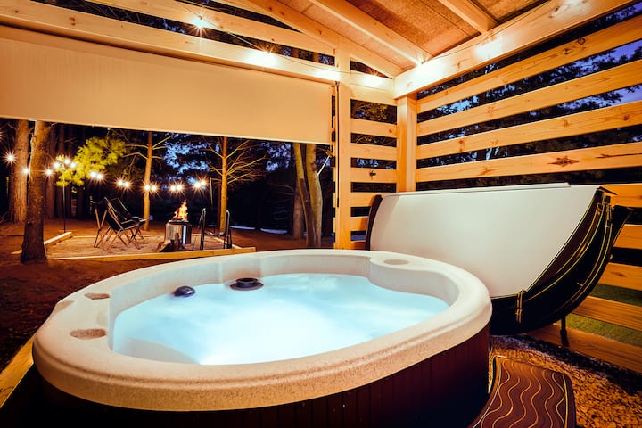Hot Tub + Fire Pit | Modern Wooded Cabin For Two - Logan, OH
