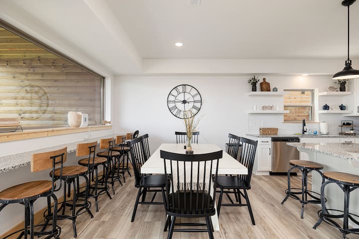 Lake View Retreat | Private Hot Tub & Pools - Branson, MO