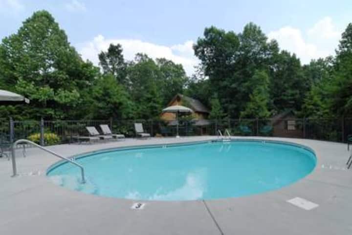 Amazingly Beautiful Gem W/pool, Gameroom, Hot Tub - Pigeon Forge, TN