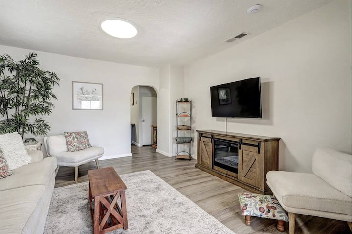 Cornell Canvas Suite, Nob Hill - Albuquerque, NM