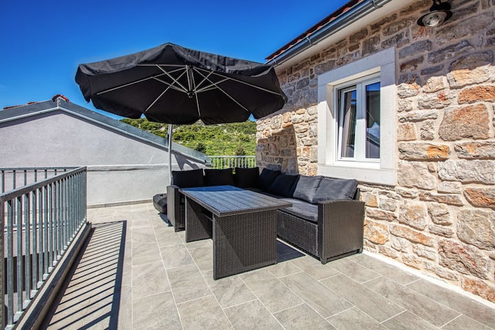 K-23203 Maison De Deux Chambres Avec La Terrasse - Murter