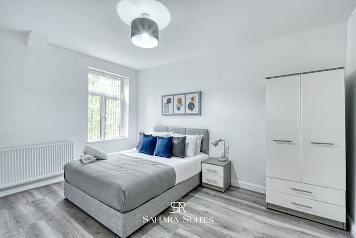 Stylish 5br City Centre Home | Sleeps 10 | Parking - Salford