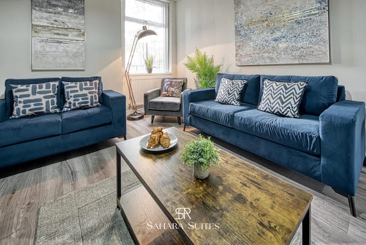 Upto 20% Off! Stylish 5br Reading & Parking - Bury