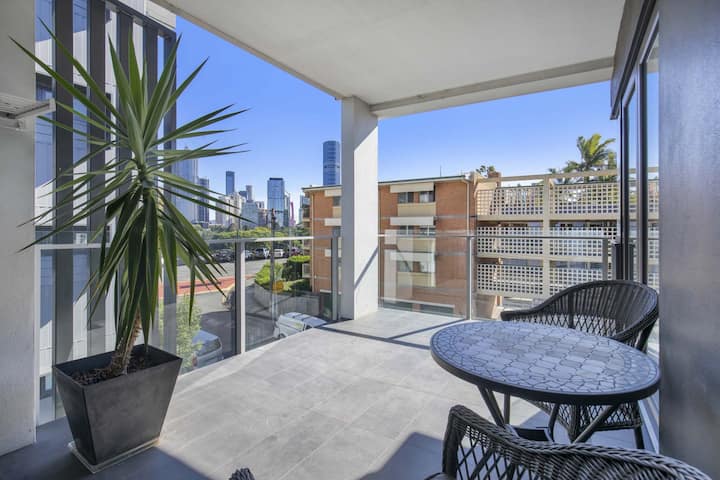 Book For Brisbane Festival - Wifi, Wine, Cafes - Balmoral