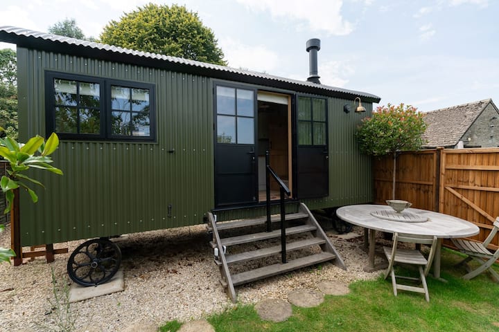 Quaint Shepherd's Hut - The Sheiling - Kingham