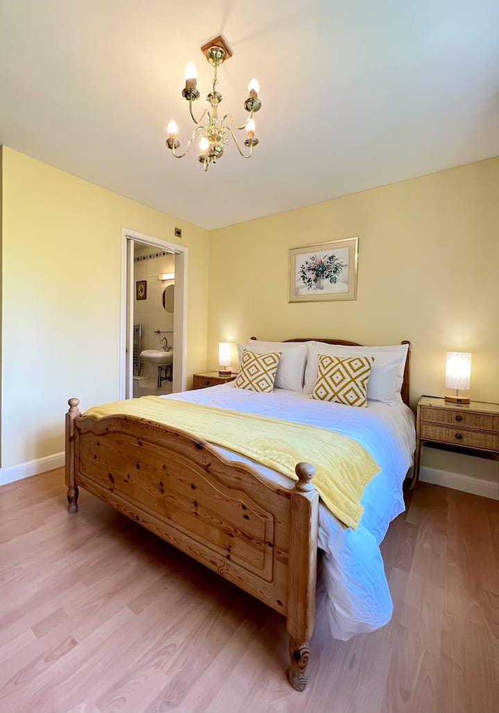 Deluxe Double Room /W Ensuite & Bath - Garden View - Bourton-on-the-Water
