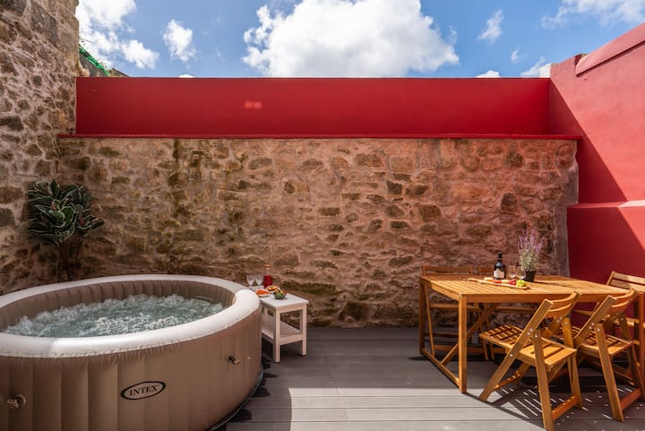 Hostwise - 2 Comfy Flats | Jacuzzi & Terrace - Porto, Portugal