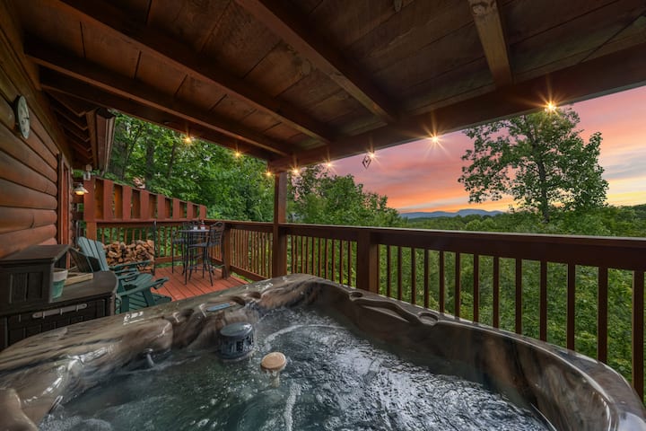 Almost Eden Cabin - Hot Tub, Wifi & Mountain Views - Gatlinburg, TN