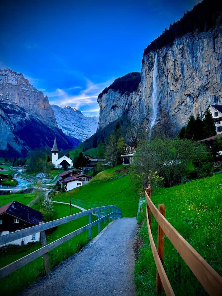 Chalet Rosa - Twin Room With Waterfall View 1 - Lauterbrunnen
