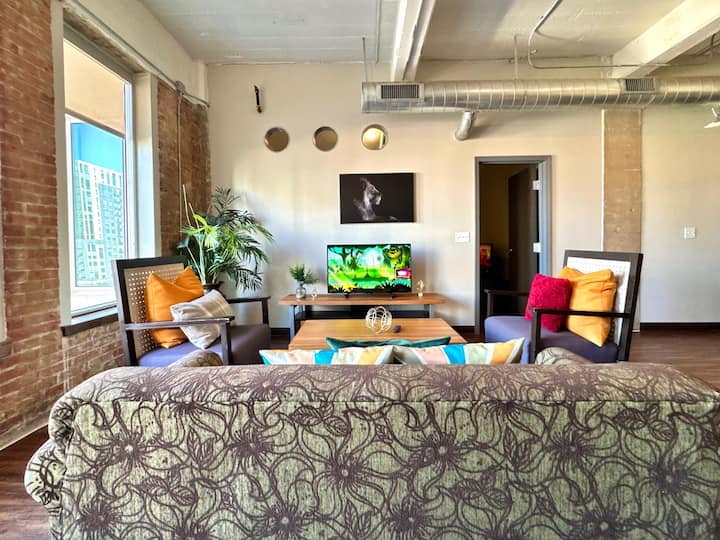 Zen Style 2br/2bth | Pool View | Downtown | Free V - ダラス