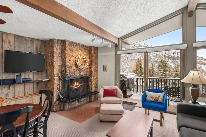 Steps To Snowmass Village W/ht & Pool! Balcony/fp - Snowmass Village, CO