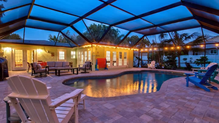 Luxury Getaway | Saltwater Pool, Fire Pit & Games! - Bradenton, FL