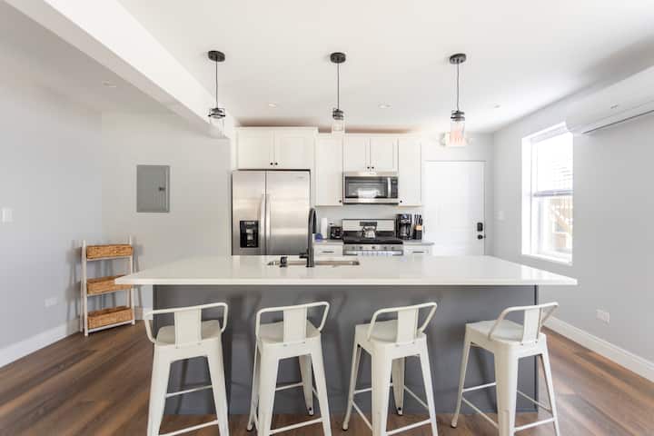 Downtown Nb Suite 1a, Walk To Beach, King Bed - New Buffalo, MI