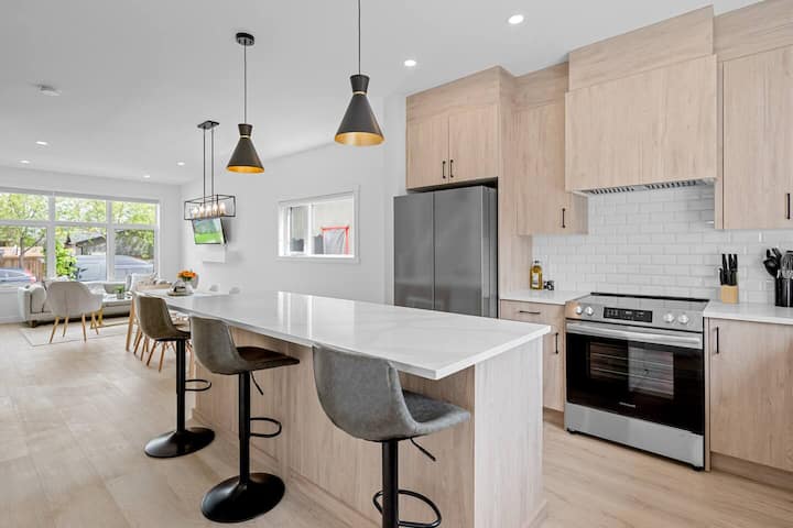 King Bed | 3br | Ping Pong | Garage| Ac | Backyard - 캘거리