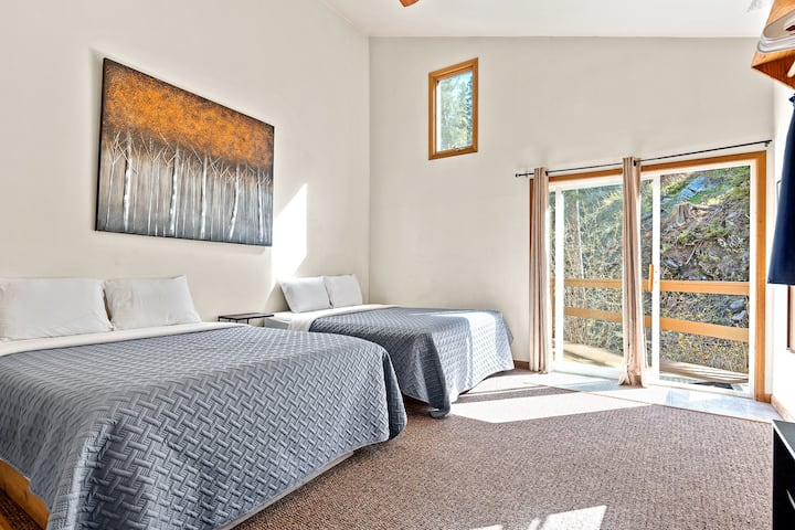 Cabin 17 (Family Room) - Mount Rushmore, SD