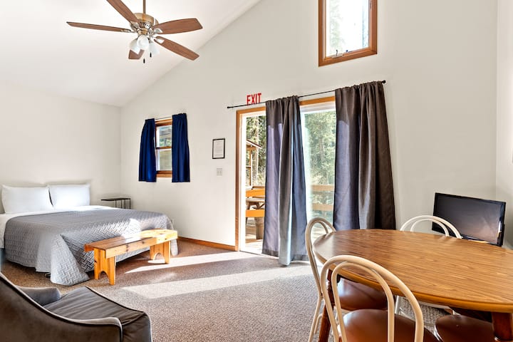 Cabin 5 (Family Room) - South Dakota