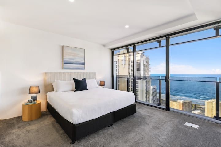 Circle On Cavill Luxe 2-bed With Views & Pool - Surfers Paradise