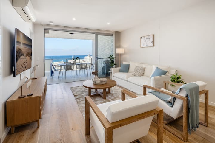 Azure Oceanside Apartment At Kings Beach - Caloundra