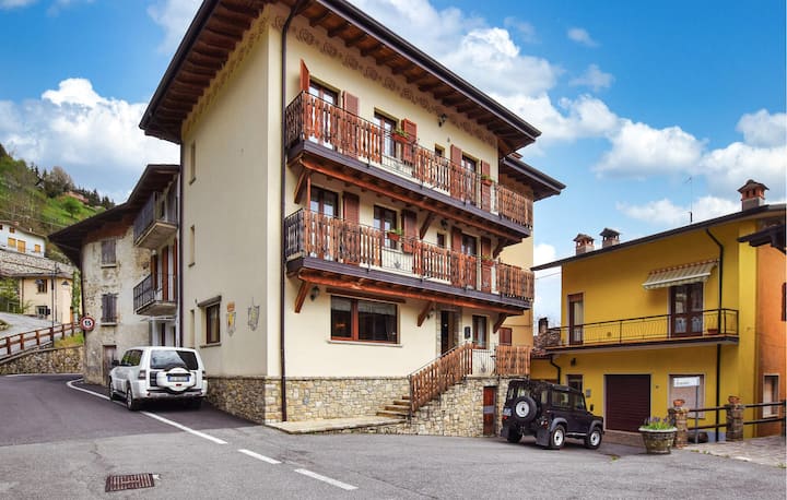 2 Bedroom Stunning Apartment In Pezzoro - Montecampione